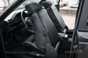 Black BMW 3 Series 1985 in Tallinn, with an engine capacity of 2.00 L and mileage of 316 thousand km for 19890 €, photo 11 on AUTOMOTO.COM.LV