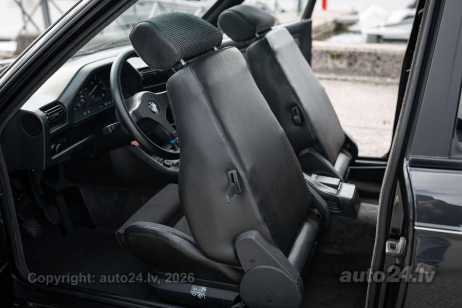 Black BMW 3 Series 1985 in Tallinn, with an engine capacity of 2.00 L and mileage of 316 thousand km for 19890 €, photo 11 on AUTOMOTO.COM.LV