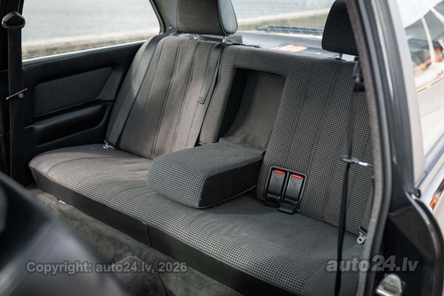 Black BMW 3 Series 1985 in Tallinn, with an engine capacity of 2.00 L and mileage of 316 thousand km for 19890 €, photo 12 on AUTOMOTO.COM.LV
