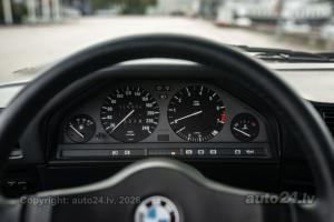 Black BMW 3 Series 1985 in Tallinn, with an engine capacity of 2.00 L and mileage of 316 thousand km for 19890 €, photo 14 on AUTOMOTO.COM.LV