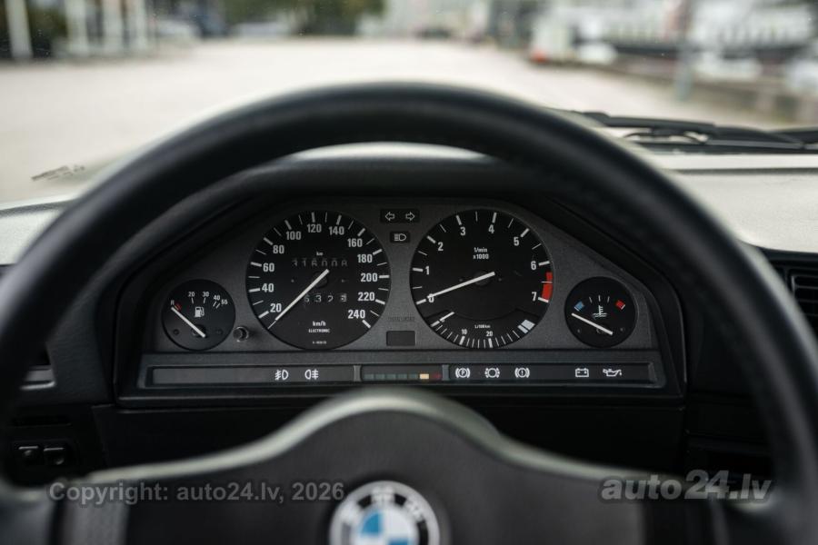 Black BMW 3 Series 1985 in Tallinn, with an engine capacity of 2.00 L and mileage of 316 thousand km for 19890 €, photo 14 on AUTOMOTO.COM.LV