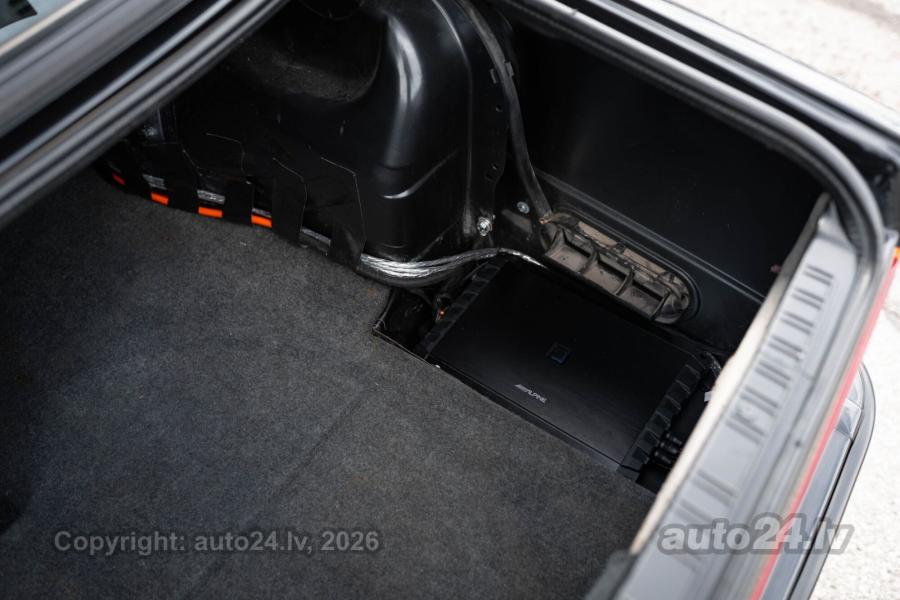 Black BMW 3 Series 1985 in Tallinn, with an engine capacity of 2.00 L and mileage of 316 thousand km for 19890 €, photo 16 on AUTOMOTO.COM.LV