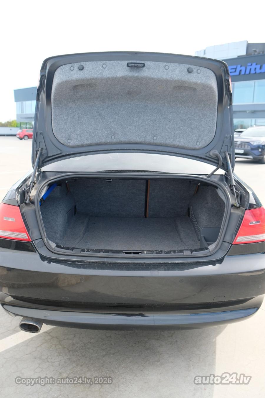 Melns BMW 3 Series 2008 Tallina, ar dzinēja tilpumu 2.00 L un nobraukumu 180 tūkst. km par 9900 €, foto 9 vietnē AUTOMOTO.COM.LV