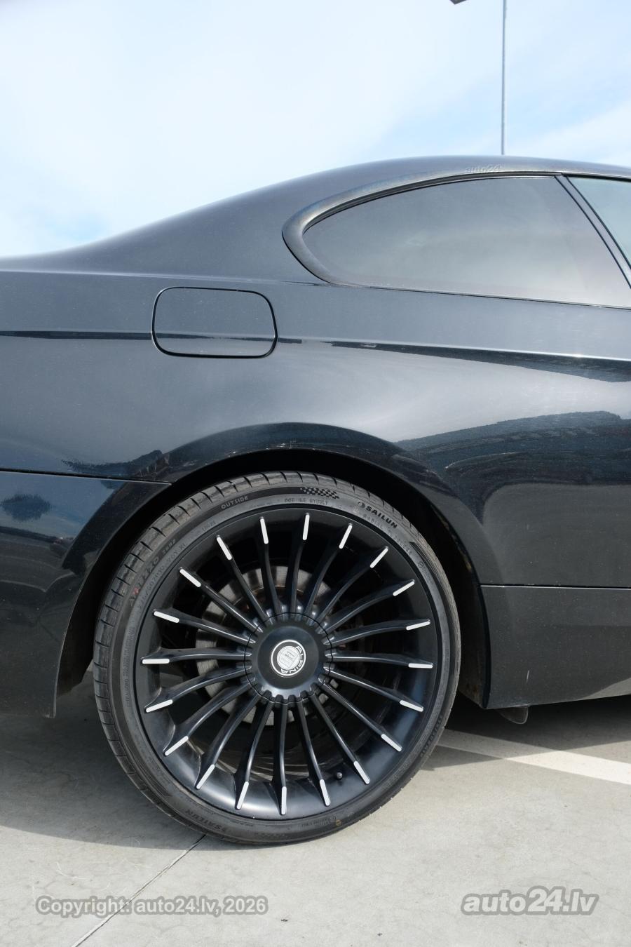 Melns BMW 3 Series 2008 Tallina, ar dzinēja tilpumu 2.00 L un nobraukumu 180 tūkst. km par 9900 €, foto 16 vietnē AUTOMOTO.COM.LV
