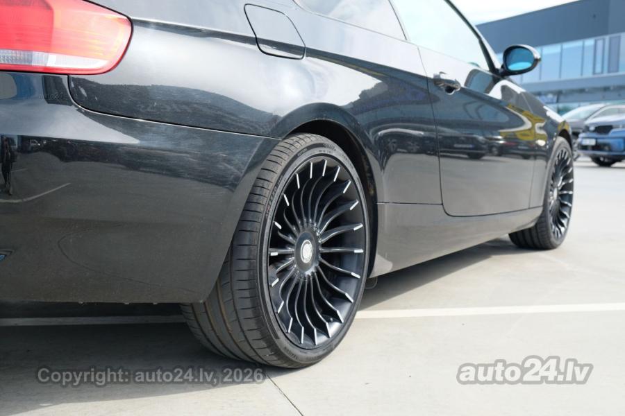 Melns BMW 3 Series 2008 Tallina, ar dzinēja tilpumu 2.00 L un nobraukumu 180 tūkst. km par 9900 €, foto 17 vietnē AUTOMOTO.COM.LV