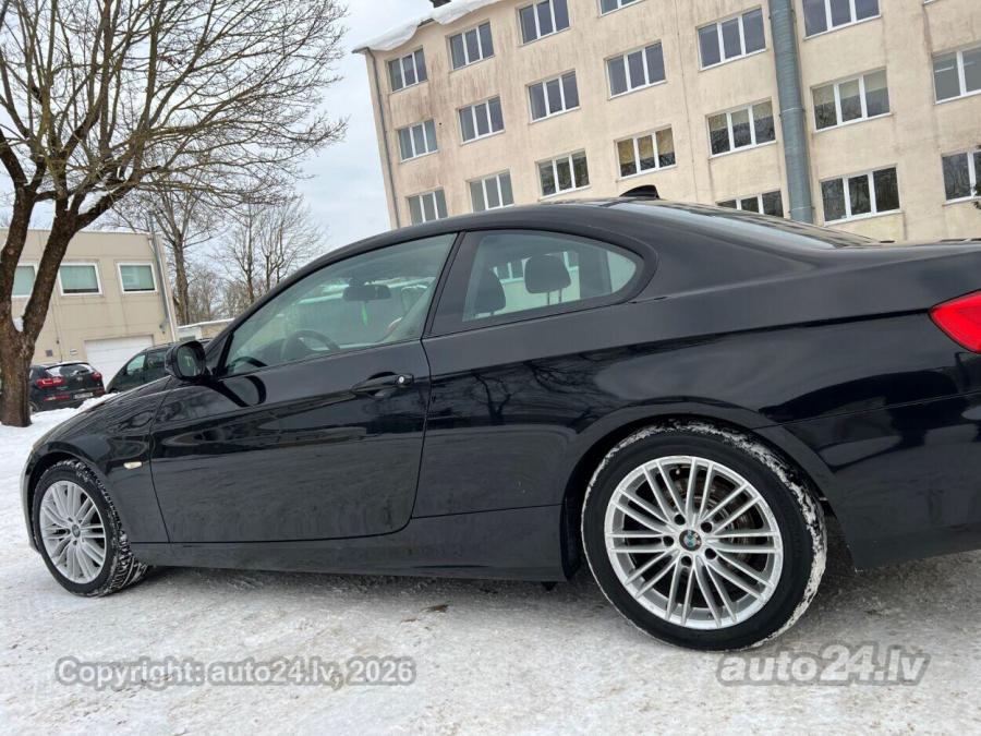 Melns BMW 3 Series 2010 Narva, ar dzinēja tilpumu 2.00 L un nobraukumu 317 tūkst. km par 4999 €, foto 13 vietnē AUTOMOTO.COM.LV