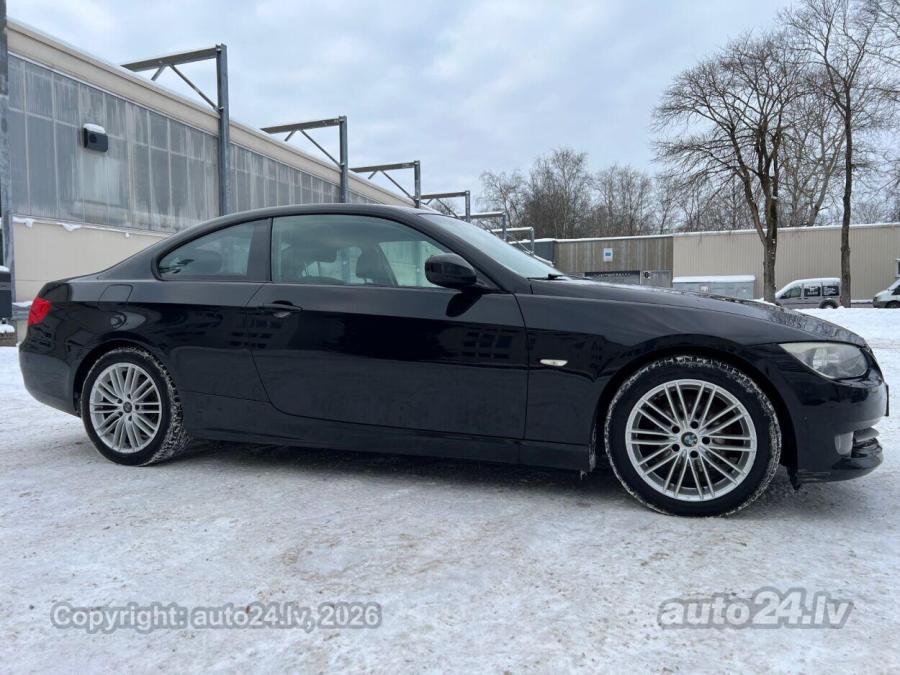 Melns BMW 3 Series 2010 Narva, ar dzinēja tilpumu 2.00 L un nobraukumu 317 tūkst. km par 4999 €, foto 14 vietnē AUTOMOTO.COM.LV