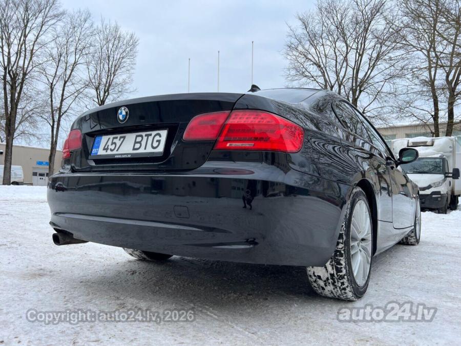 Melns BMW 3 Series 2010 Narva, ar dzinēja tilpumu 2.00 L un nobraukumu 317 tūkst. km par 4999 €, foto 18 vietnē AUTOMOTO.COM.LV