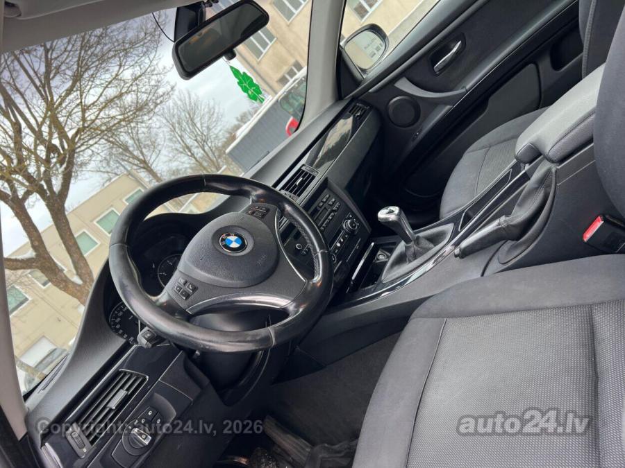 Melns BMW 3 Series 2010 Narva, ar dzinēja tilpumu 2.00 L un nobraukumu 317 tūkst. km par 4999 €, foto 27 vietnē AUTOMOTO.COM.LV