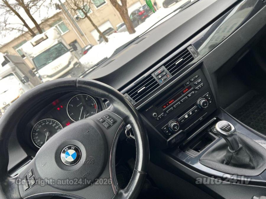 Melns BMW 3 Series 2010 Narva, ar dzinēja tilpumu 2.00 L un nobraukumu 317 tūkst. km par 4999 €, foto 30 vietnē AUTOMOTO.COM.LV