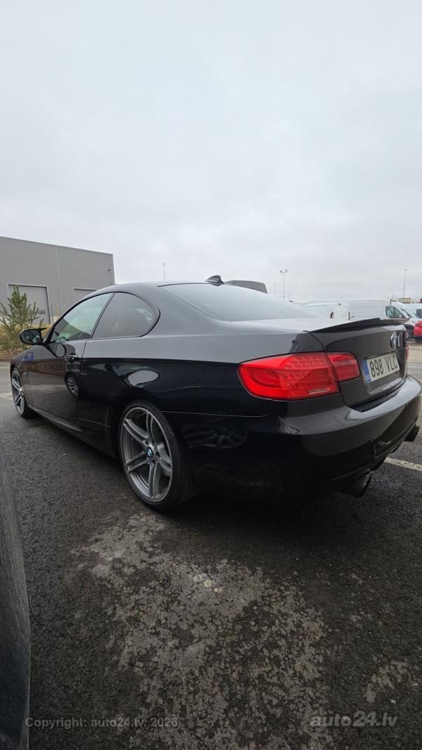 Black BMW 3 Series 2011 in Tallinn, with an engine capacity of 3.00 L and mileage of 300 thousand km for 12500 €, photo 5 on AUTOMOTO.COM.LV