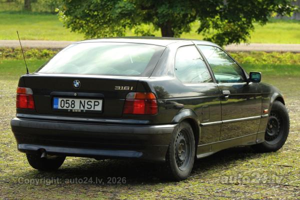 БМВ 3 Серия 1995 в Тарту на AUTOMOTO.COM.LV Черный БМВ 3 Серия 1995 в Тарту, объемом двигателя 1.60 л и пробегом 270 тыс. км за 1499 €, фото 4 на AUTOMOTO.COM.LV