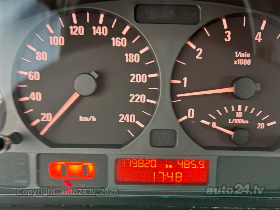 Melns BMW 3 Series 2003 Tartu, ar dzinēja tilpumu 1.80 L un nobraukumu 180 tūkst. km par 2100 €, foto 12 vietnē AUTOMOTO.COM.LV