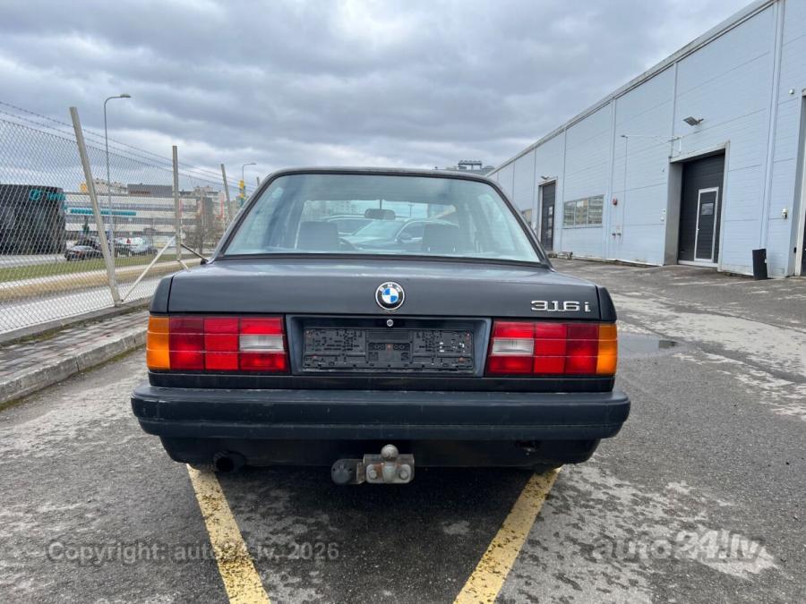 Black BMW 3 Series 1990 in Tallinn, with an engine capacity of 1.60 L and mileage of 209 thousand km for 6200 €, photo 5 on AUTOMOTO.COM.LV