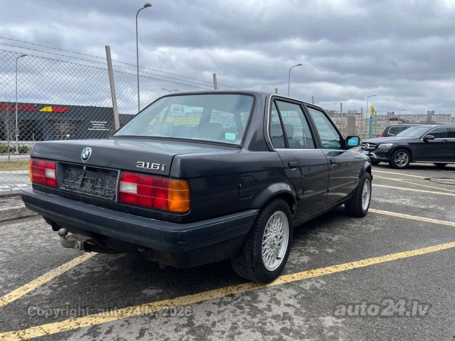Black BMW 3 Series 1990 in Tallinn, with an engine capacity of 1.60 L and mileage of 209 thousand km for 6200 €, photo 6 on AUTOMOTO.COM.LV
