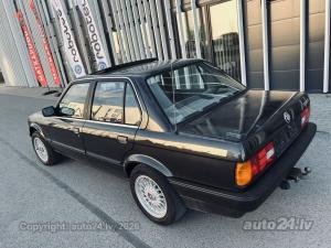 Black BMW 3 Series 1990 in Tallinn, with an engine capacity of 1.60 L and mileage of 209 thousand km for 6650 €, photo 9 on AUTOMOTO.COM.LV