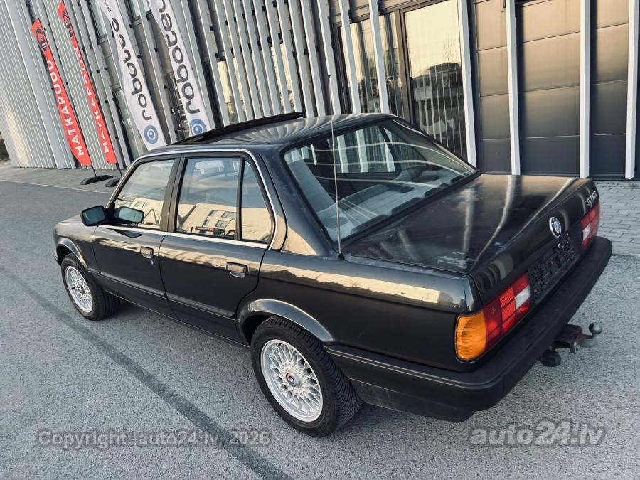 Black BMW 3 Series 1990 in Tallinn, with an engine capacity of 1.60 L and mileage of 209 thousand km for 6650 €, photo 9 on AUTOMOTO.COM.LV