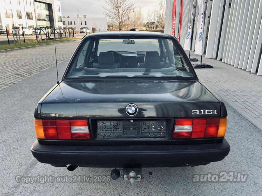 Black BMW 3 Series 1990 in Tallinn, with an engine capacity of 1.60 L and mileage of 209 thousand km for 6650 €, photo 10 on AUTOMOTO.COM.LV