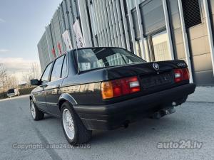 Black BMW 3 Series 1990 in Tallinn, with an engine capacity of 1.60 L and mileage of 209 thousand km for 6650 €, photo 11 on AUTOMOTO.COM.LV