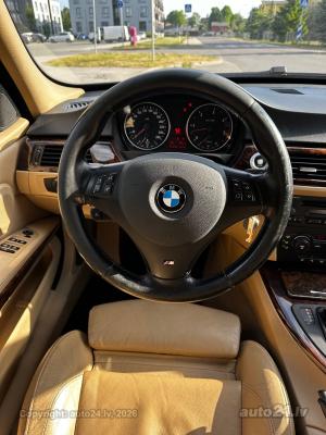 Melns BMW 3 Series 2005 Tallina, ar dzinēja tilpumu 3.00 L un nobraukumu 314 tūkst. km par 4900 €, foto 10 vietnē AUTOMOTO.COM.LV
