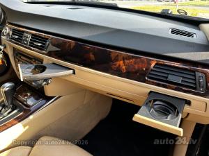 Melns BMW 3 Series 2005 Tallina, ar dzinēja tilpumu 3.00 L un nobraukumu 314 tūkst. km par 4900 €, foto 14 vietnē AUTOMOTO.COM.LV