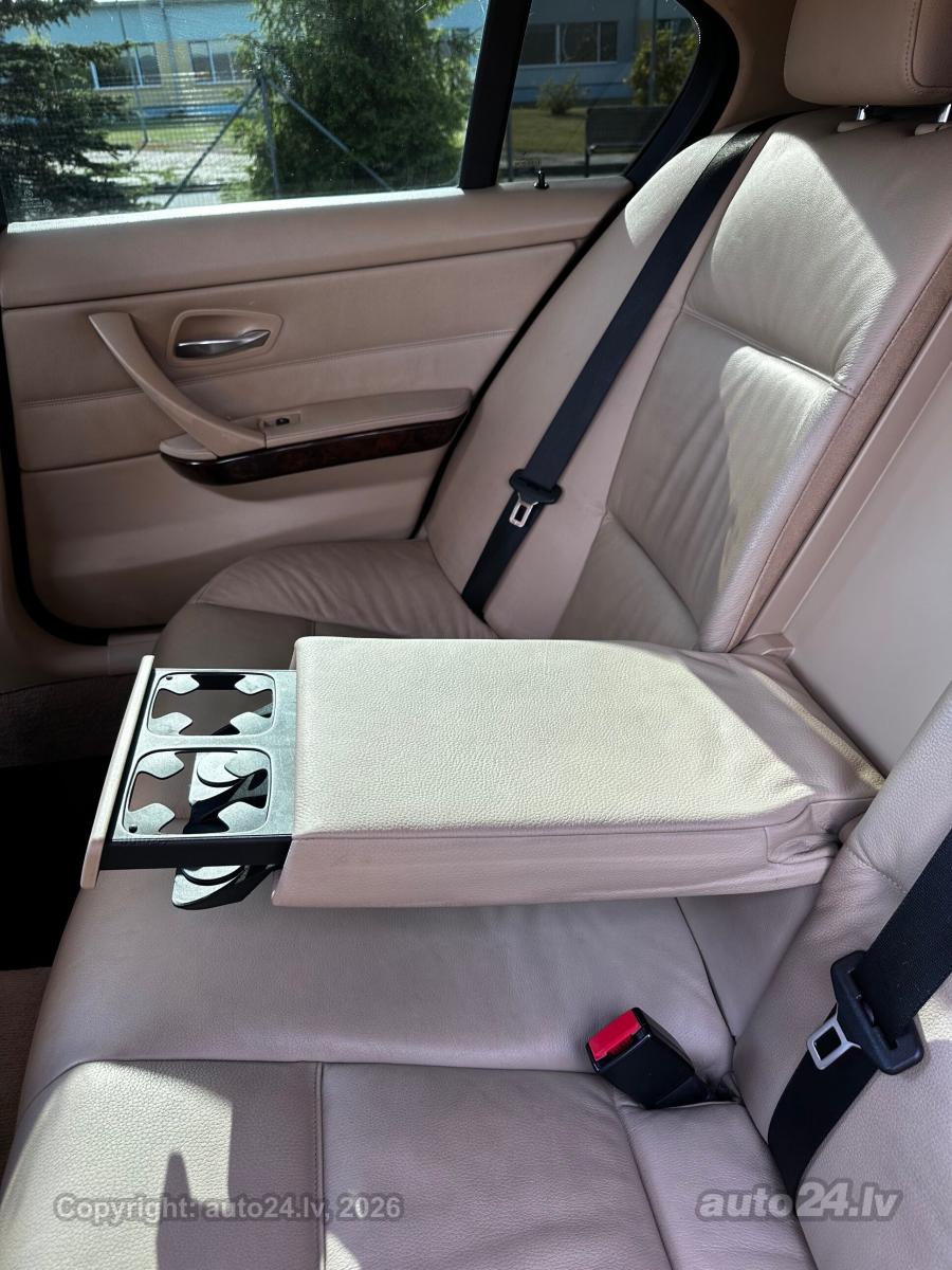 Melns BMW 3 Series 2005 Tallina, ar dzinēja tilpumu 3.00 L un nobraukumu 314 tūkst. km par 4900 €, foto 20 vietnē AUTOMOTO.COM.LV
