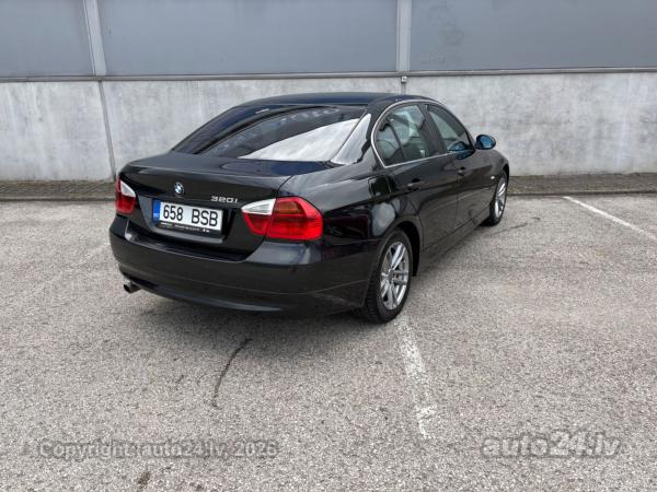 Melns BMW 3 Series 2005 Tallina, ar dzinēja tilpumu 2.00 L un nobraukumu 162 tūkst. km par 2300 €, foto 2 vietnē AUTOMOTO.COM.LV