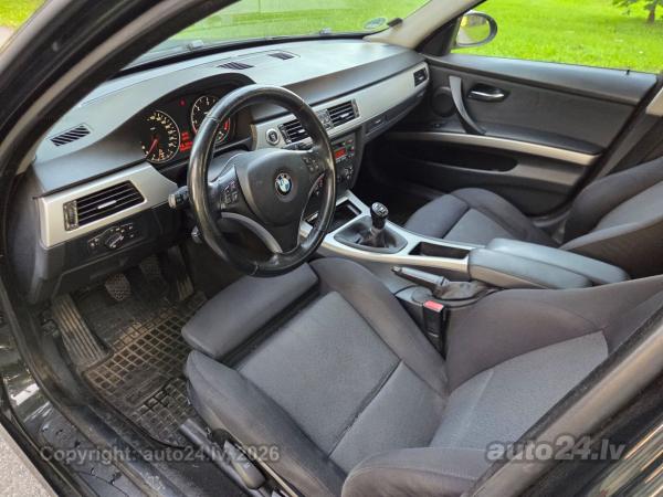 Melns BMW 3 Series 2006 Tallina, ar dzinēja tilpumu 2.00 L un nobraukumu 395 tūkst. km par 2800 €, foto 9 vietnē AUTOMOTO.COM.LV