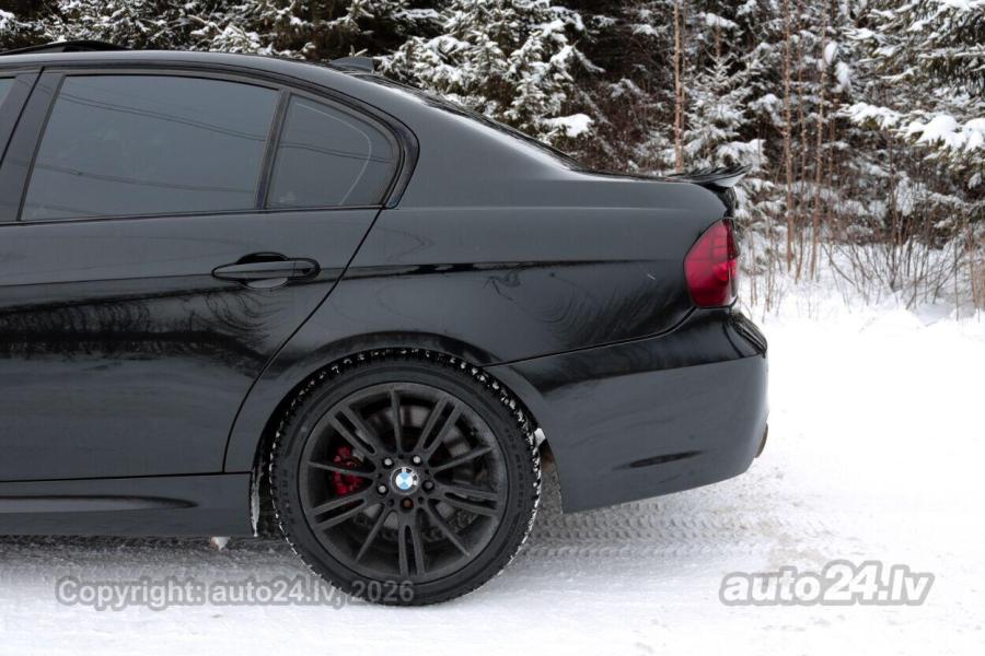 Black BMW 3 Series 2007 in Tallinn, with an engine capacity of 3.00 L and mileage of 349 thousand km for 8850 €, photo 7 on AUTOMOTO.COM.LV