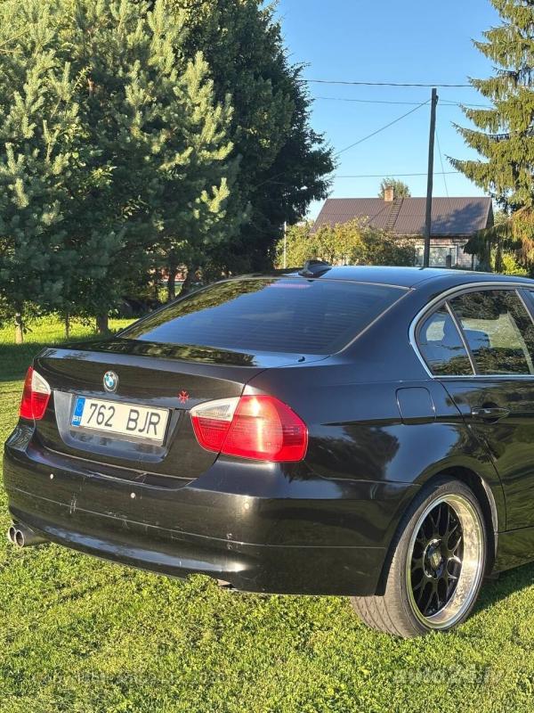Melns BMW 3 Series 2007 Tallina, ar dzinēja tilpumu 3.00 L un nobraukumu 337 tūkst. km par 5900 €, foto 8 vietnē AUTOMOTO.COM.LV