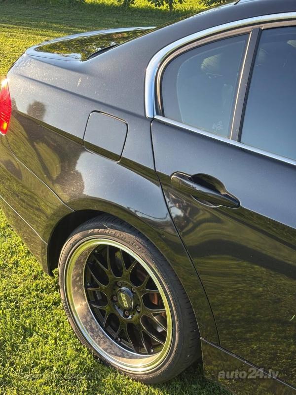 Melns BMW 3 Series 2007 Tallina, ar dzinēja tilpumu 3.00 L un nobraukumu 337 tūkst. km par 5900 €, foto 9 vietnē AUTOMOTO.COM.LV