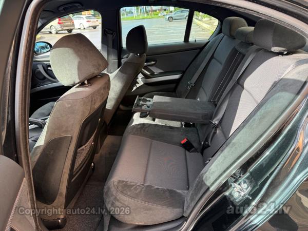 Melns BMW 3 Series 2008 Tallina, ar dzinēja tilpumu 2.00 L un nobraukumu 184 tūkst. km par 4999 €, foto 10 vietnē AUTOMOTO.COM.LV