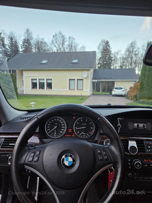 Black BMW 3 Series 2009 in Tallinn, with an engine capacity of 2.00 L and mileage of 212 thousand km for 6800 €, photo 11 on AUTOMOTO.COM.LV