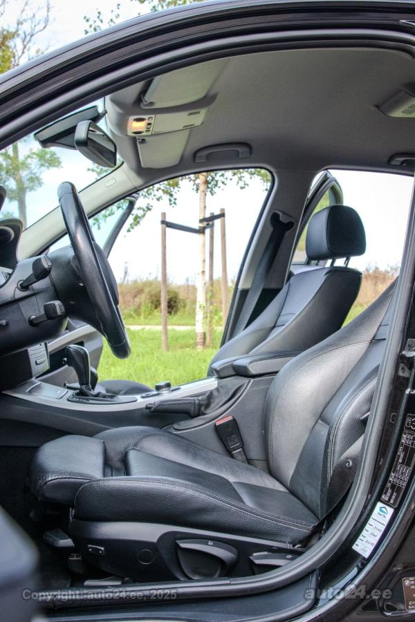 Melns BMW 3 Series 2010 Tallina, ar dzinēja tilpumu 3.00 L un nobraukumu 166 tūkst. km par 12700 €, foto 11 vietnē AUTOMOTO.COM.LV