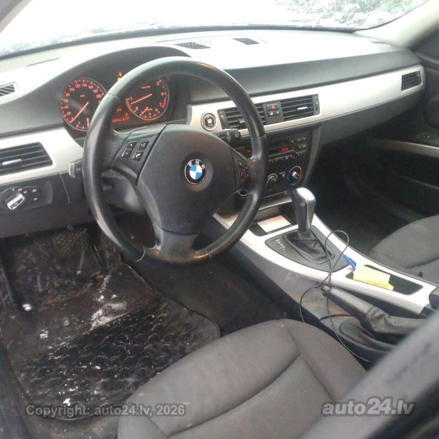 Black BMW 3 Series 2010 in Tallinn, with an engine capacity of 2.00 L and mileage of 354 thousand km for 3990 €, photo 4 on AUTOMOTO.COM.LV