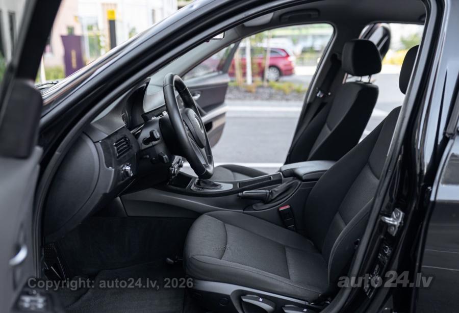 Melns BMW 3 Series 2011 Tallina, ar dzinēja tilpumu 2.00 L un nobraukumu 245 tūkst. km par 5599 €, foto 10 vietnē AUTOMOTO.COM.LV