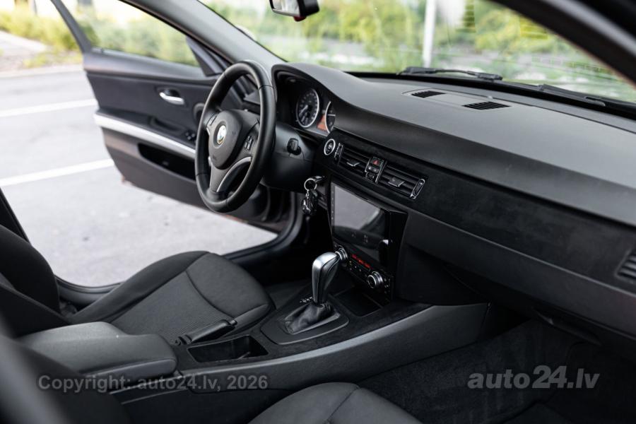 Melns BMW 3 Series 2011 Tallina, ar dzinēja tilpumu 2.00 L un nobraukumu 245 tūkst. km par 5599 €, foto 12 vietnē AUTOMOTO.COM.LV