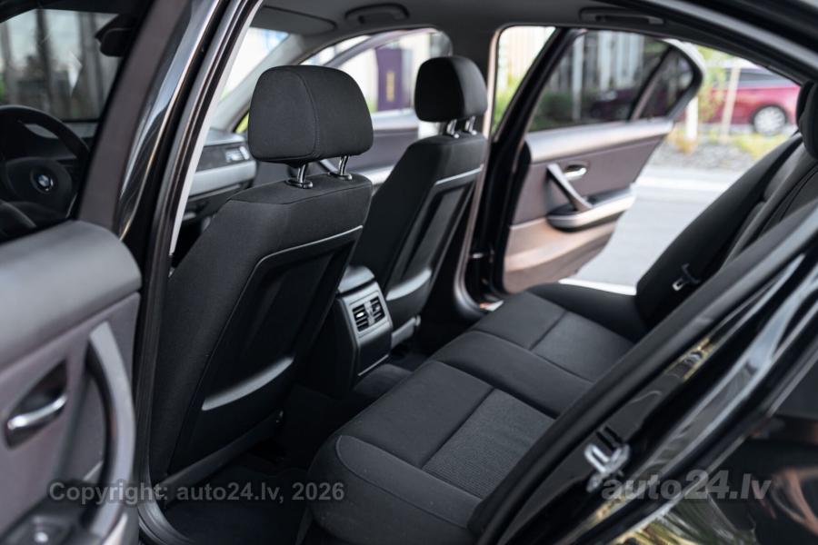 Melns BMW 3 Series 2011 Tallina, ar dzinēja tilpumu 2.00 L un nobraukumu 245 tūkst. km par 5599 €, foto 13 vietnē AUTOMOTO.COM.LV