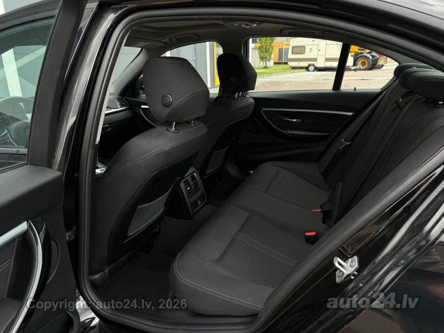 Melns BMW 3 Series 2017 Tallina, ar dzinēja tilpumu 2.00 L un nobraukumu 98 tūkst. km par 14990 €, foto 12 vietnē AUTOMOTO.COM.LV