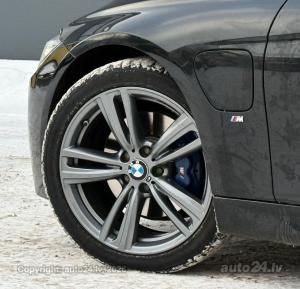 Melns BMW 3 Series 2018 Tallina, ar dzinēja tilpumu 2.00 L un nobraukumu 176 tūkst. km par 16900 €, foto 23 vietnē AUTOMOTO.COM.LV