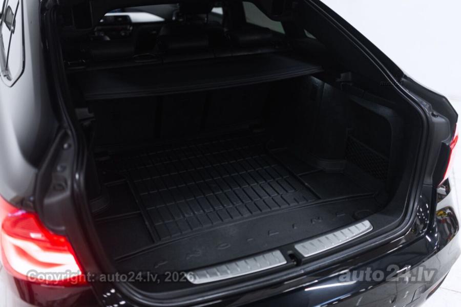Black BMW 3 Series 2019 in Tallinn, with an engine capacity of 2.00 L and mileage of 95 thousand km for 24900 €, photo 9 on AUTOMOTO.COM.LV