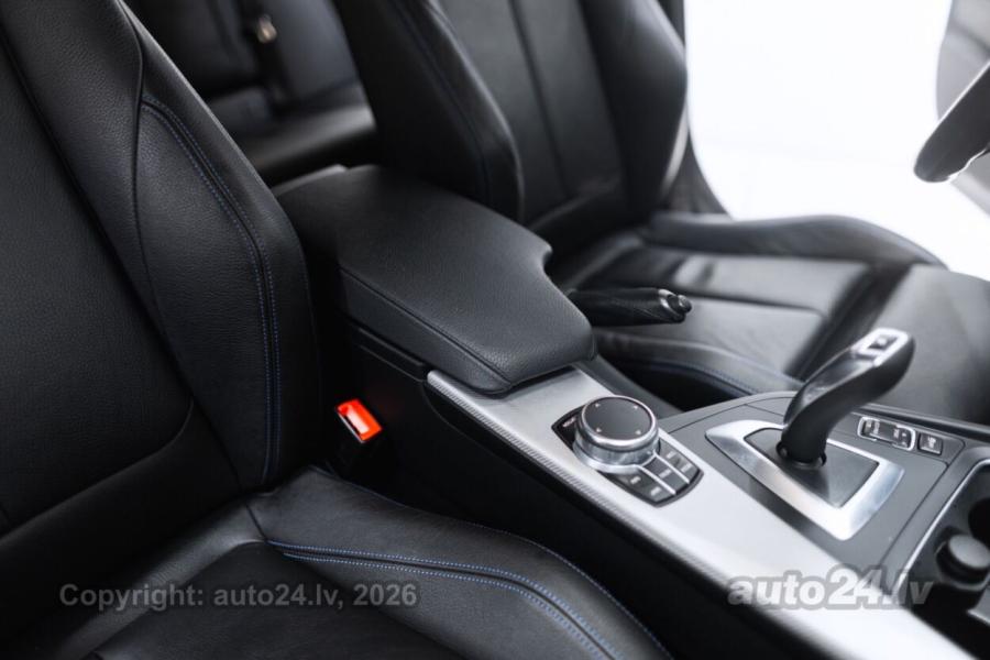 Black BMW 3 Series 2019 in Tallinn, with an engine capacity of 2.00 L and mileage of 95 thousand km for 24900 €, photo 17 on AUTOMOTO.COM.LV