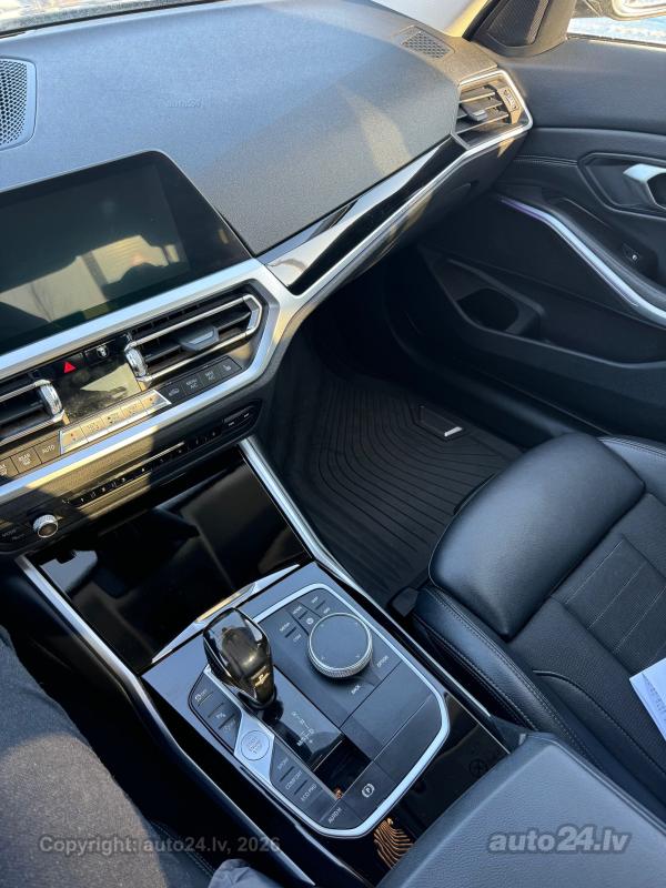 Black BMW 3 Series 2019 in Tallinn, with an engine capacity of 2.00 L and mileage of 211 thousand km for 18900 €, photo 4 on AUTOMOTO.COM.LV