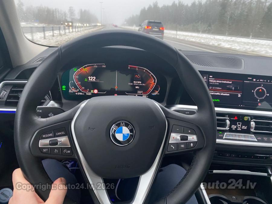 Black BMW 3 Series 2019 in Tallinn, with an engine capacity of 2.00 L and mileage of 211 thousand km for 18900 €, photo 6 on AUTOMOTO.COM.LV