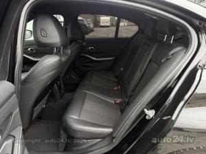 Black BMW 3 Series 2019 in Tallinn, with an engine capacity of 2.00 L and mileage of 41 thousand km for 27900 €, photo 12 on AUTOMOTO.COM.LV