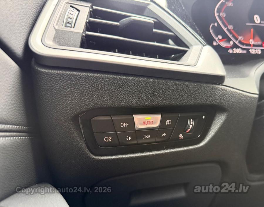 Black BMW 3 Series 2019 in Tallinn, with an engine capacity of 2.00 L and mileage of 41 thousand km for 27900 €, photo 17 on AUTOMOTO.COM.LV