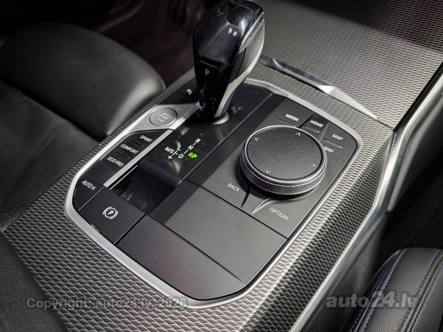 Melns BMW 3 Series 2021 Tallina, ar dzinēja tilpumu 2.00 L un nobraukumu 96 tūkst. km par 33999 €, foto 16 vietnē AUTOMOTO.COM.LV