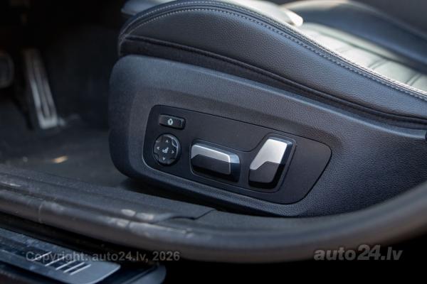 Black BMW 3 Series 2021 in Tallinn, with an engine capacity of 2.00 L and mileage of 117 thousand km for 31900 €, photo 10 on AUTOMOTO.COM.LV