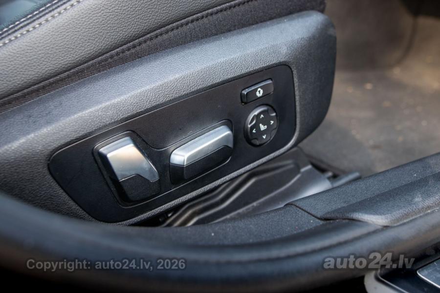 Melns BMW 3 Series 2021 Tallina, ar dzinēja tilpumu 2.00 L un nobraukumu 117 tūkst. km par 31900 €, foto 12 vietnē AUTOMOTO.COM.LV
