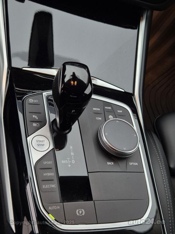 Melns BMW 3 Series 2022 Tallina, ar dzinēja tilpumu 2.00 L un nobraukumu 124 tūkst. km par 26900 €, foto 11 vietnē AUTOMOTO.COM.LV